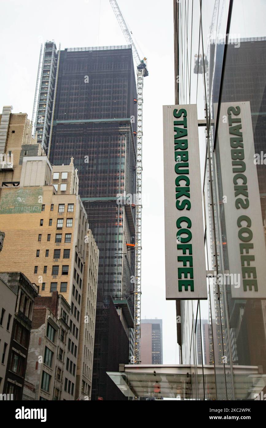 Starbucks hanging sign hi-res stock photography and images - Alamy