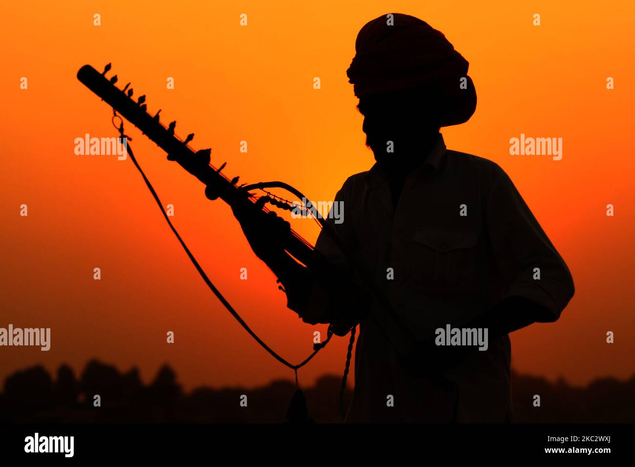 Ravanahatha hi-res stock photography and images - Alamy