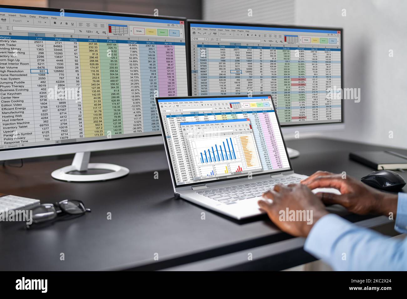 Accountant spreadsheets hi-res stock photography and images - Alamy