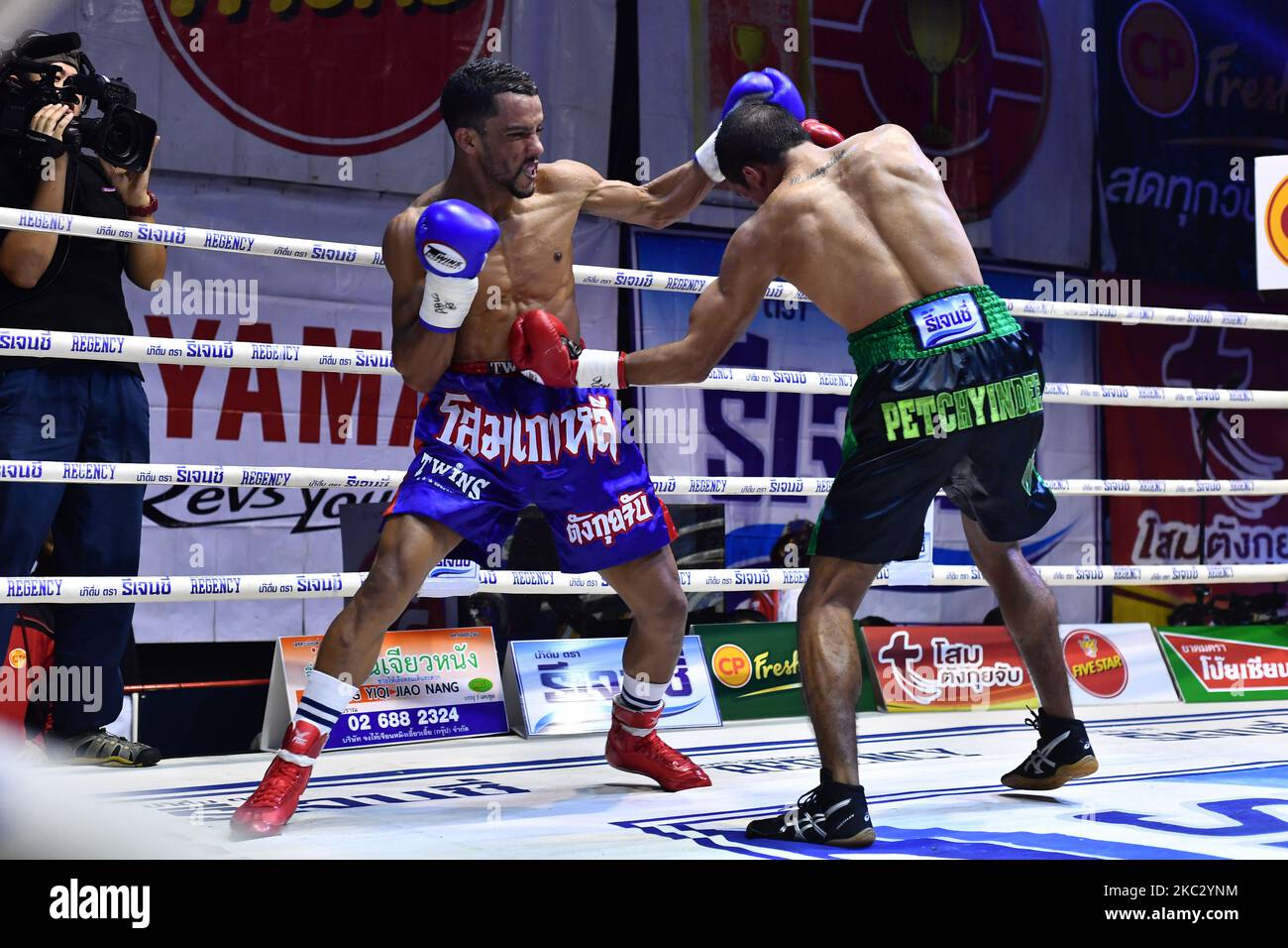 Rangsit international boxing stadium hi-res stock photography and ...