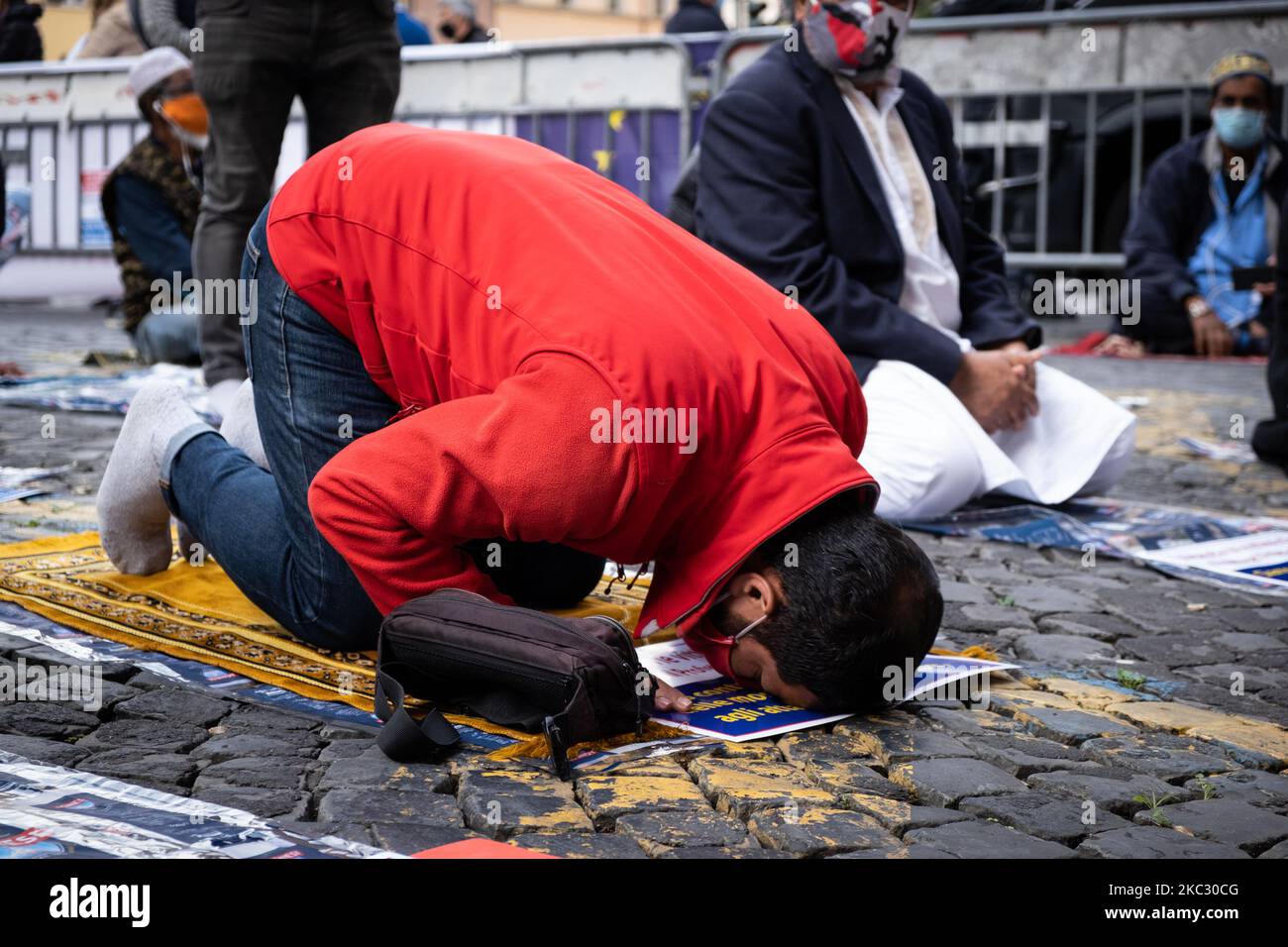 Muslim prayer protest france hi-res stock photography and images - Alamy