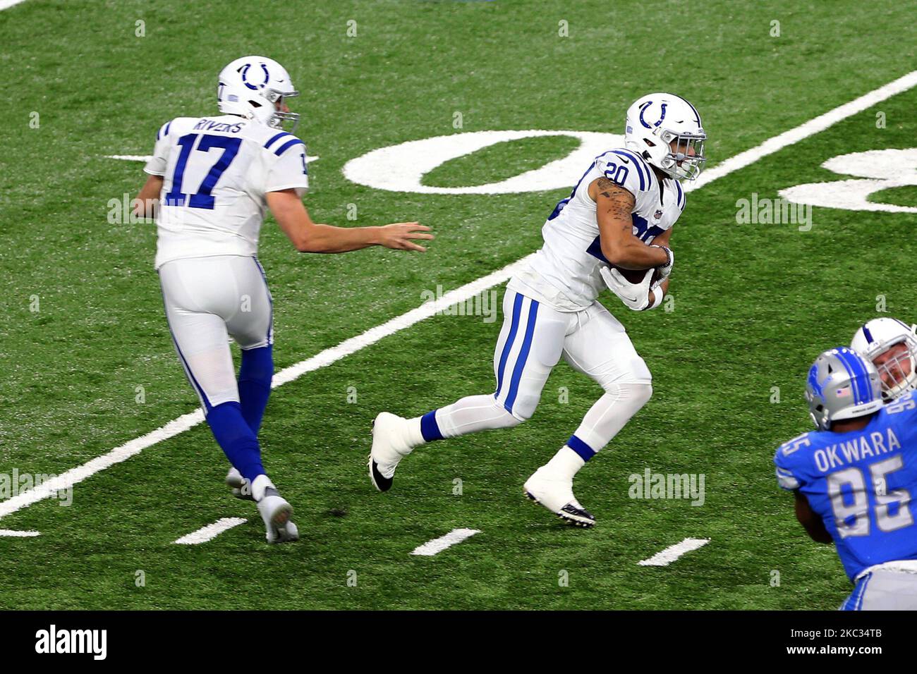 Handoff hi-res stock photography and images - Alamy