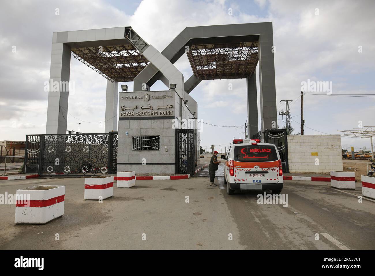 Palestinians wait their turn to cross into Egypt through the Rafah ...