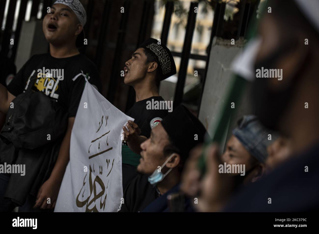 Group of Islam artist sing Praise to Prophet Muhammad during ...