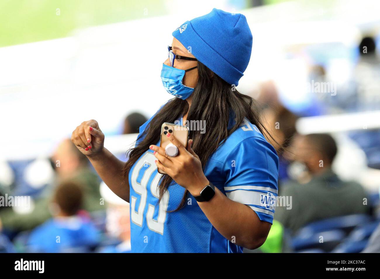 Spectator wearing a hi-res stock photography and images - Alamy