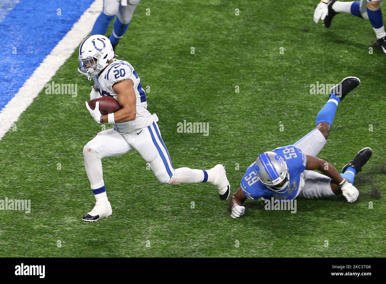 Two point conversion hi-res stock photography and images - Alamy