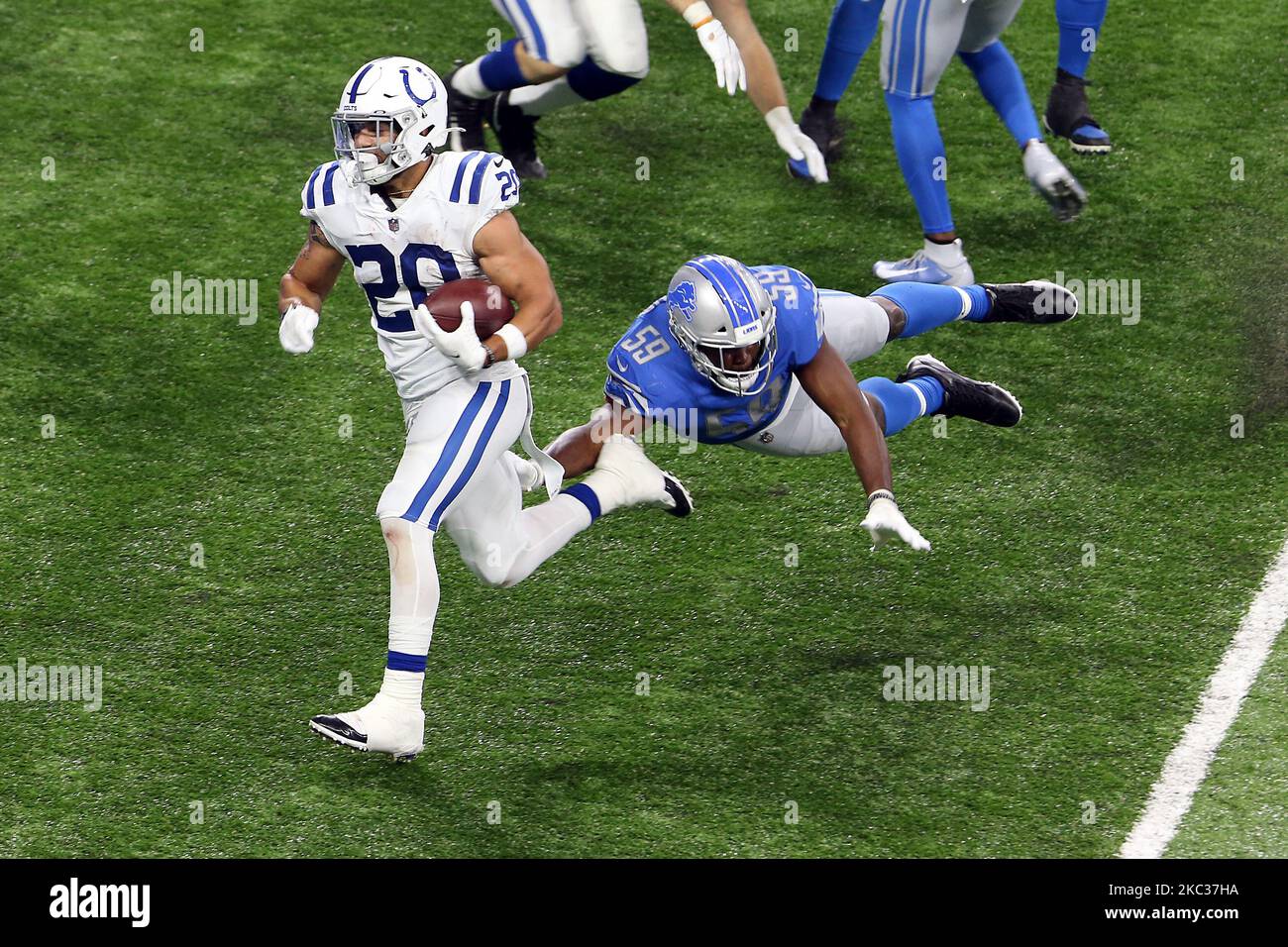 Two point conversion hi-res stock photography and images - Alamy