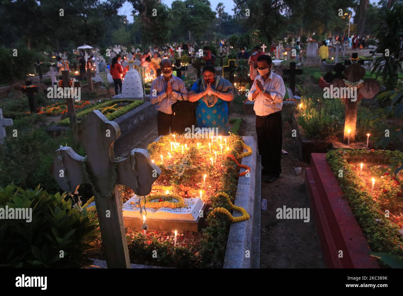 Family gather dead hi-res stock photography and images - Alamy