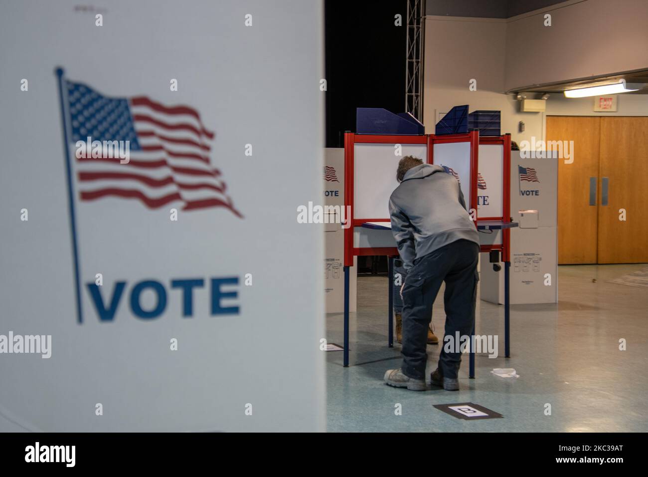 American voters cast their ballots in the Metro Detroit suburb, Royal ...