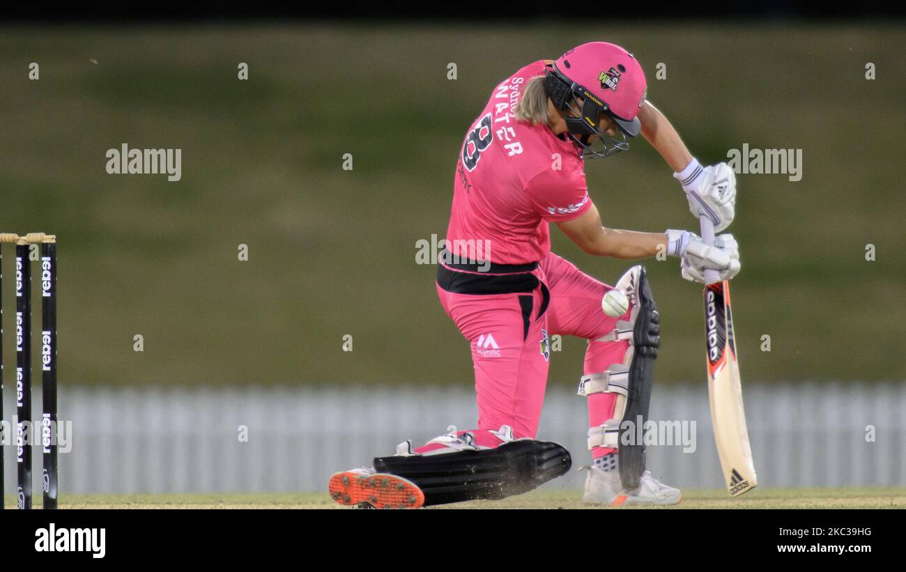 Ellyse Perry of the Sixers bats during the Women's Big Bash League WBBL ...