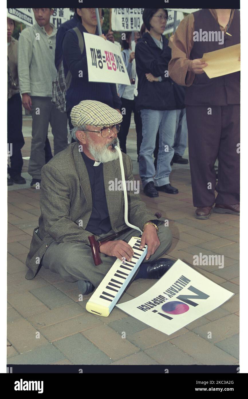 Korean priest hi-res stock photography and images - Alamy