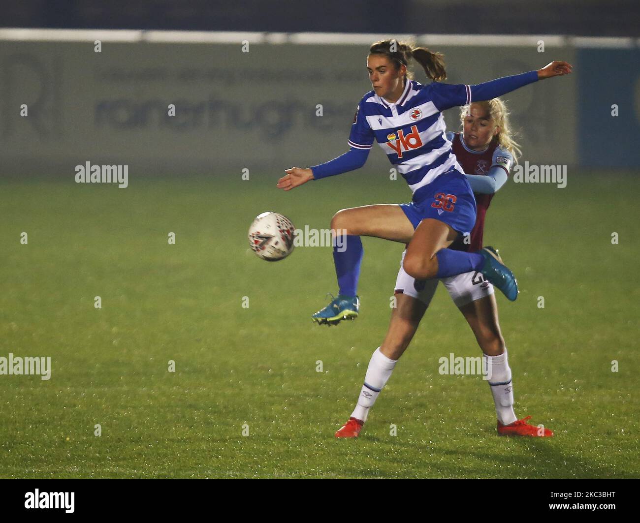 Harries reading hi-res stock photography and images - Alamy