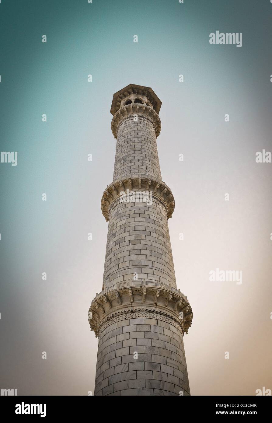 A vertical shot of a pillar of Taj Mahal in Agra, India Stock Photo - Alamy