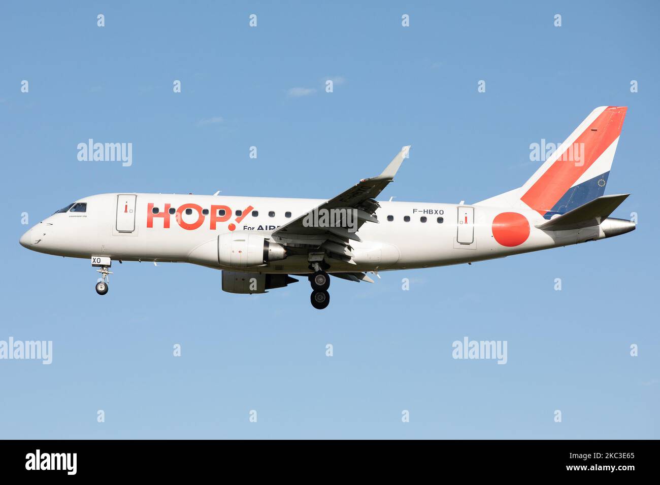 An Air France HOP Embraer E170 lands at Newcastle Airport on 6th ...