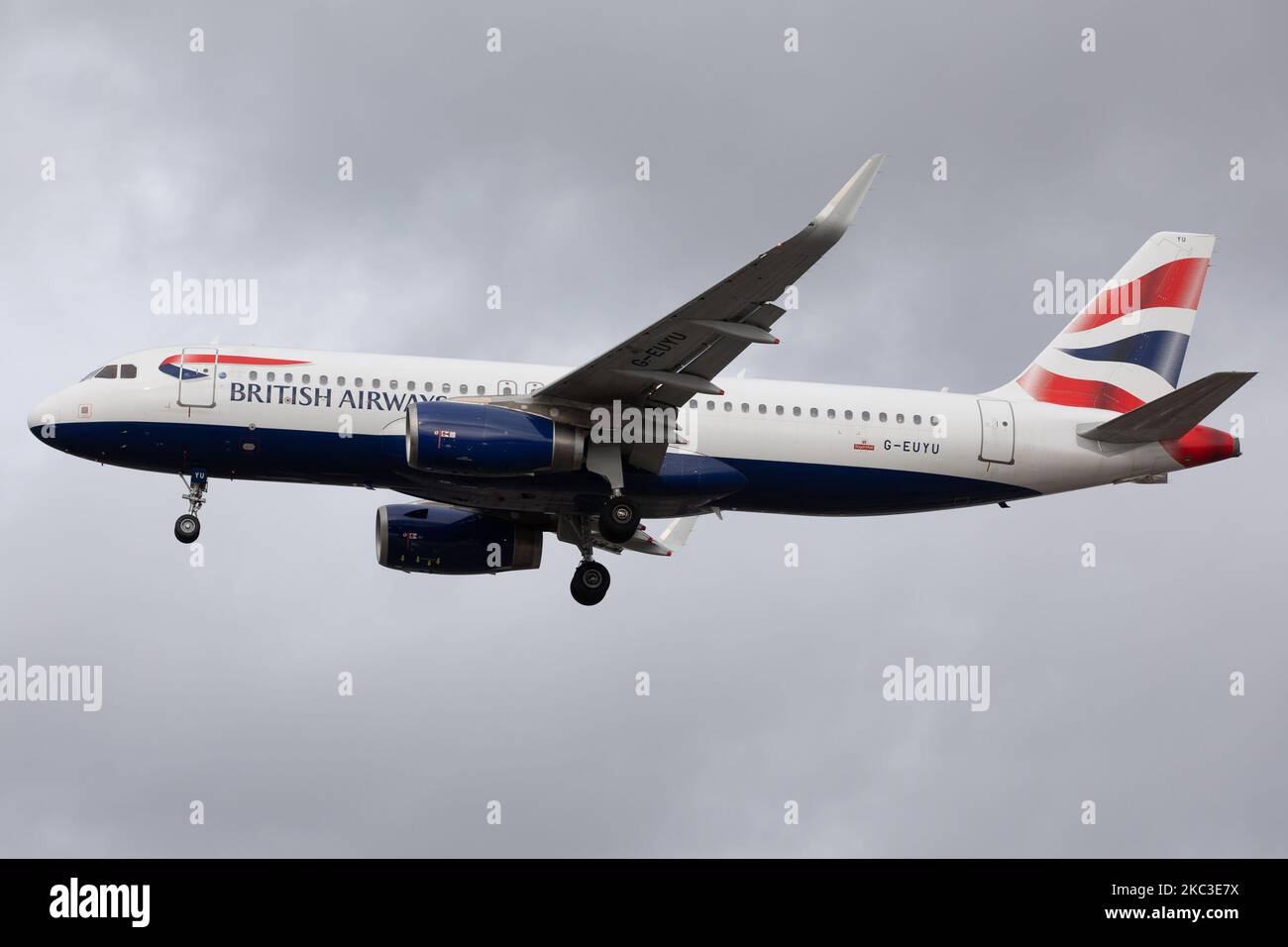 British airways airbus a320 lands hi-res stock photography and images ...