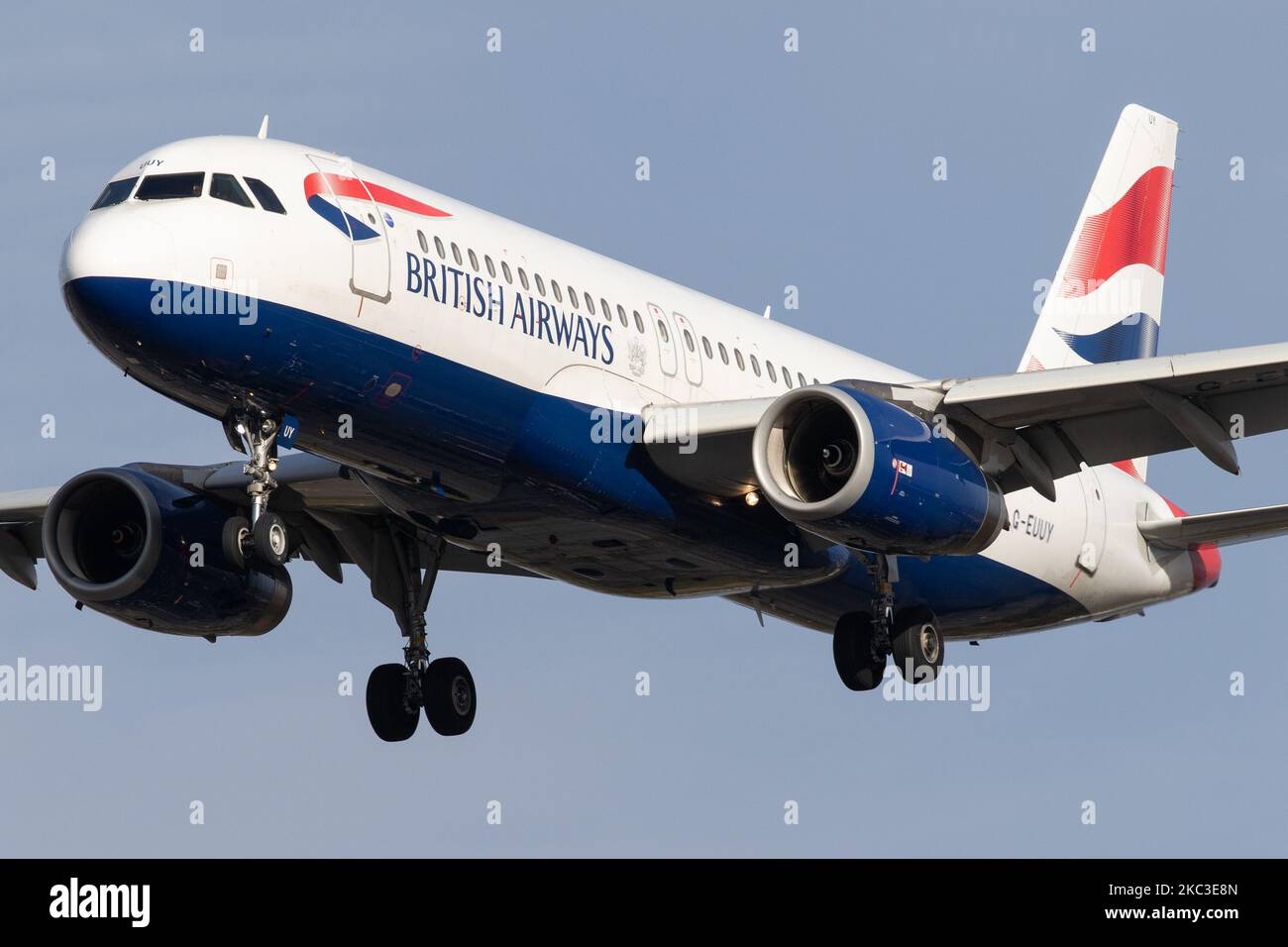 British airways airbus a320 lands hi-res stock photography and images ...