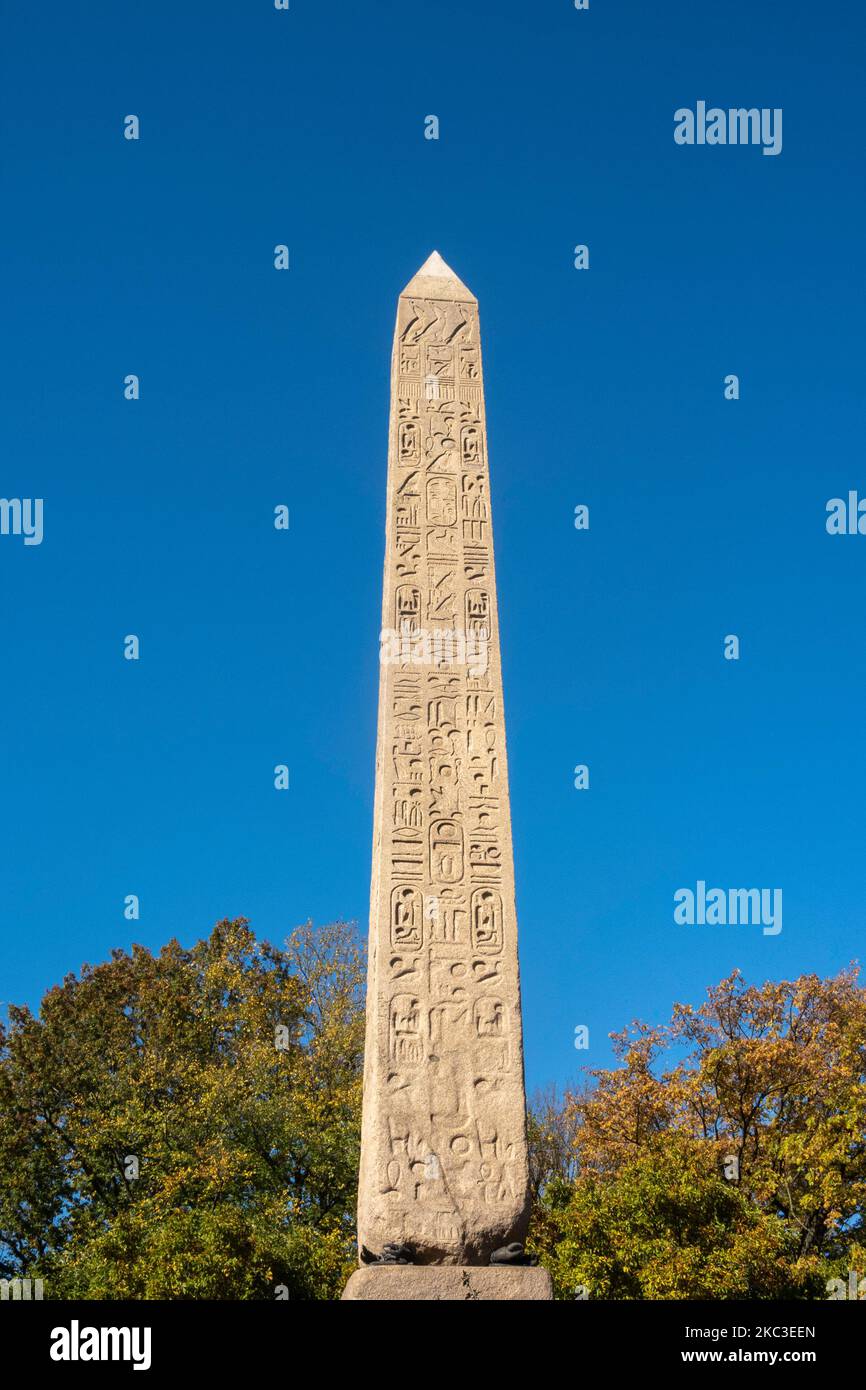 Cleopatra's Needle Obelisk with fall foliage in Central Park, New York ...
