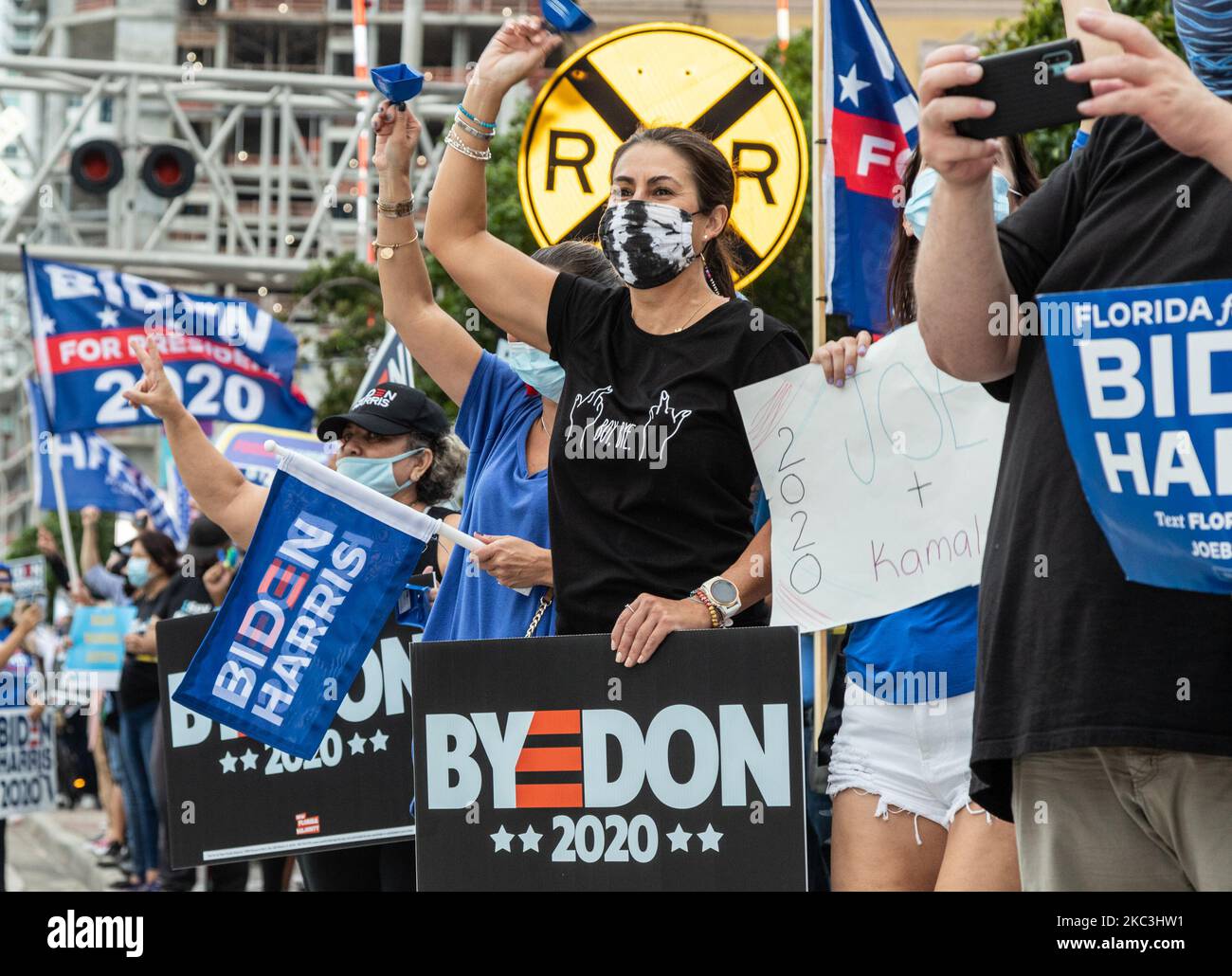 People celebrate the victory of the Joe Biden in the 2020 US ...