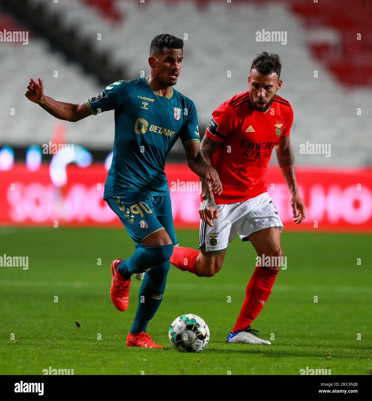 Wenderson Galeno(L) of SC Braga and Nicolas Otamendi(R) of SL Benfica ...
