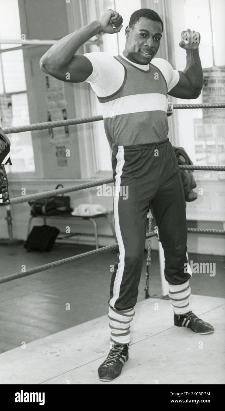 London, UK. LIBRARY. Frank Bruno training in a gym. Mid 1980s. ReCapped ...