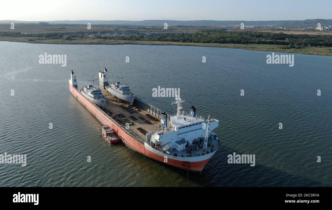Assembly vessels hi-res stock photography and images - Alamy