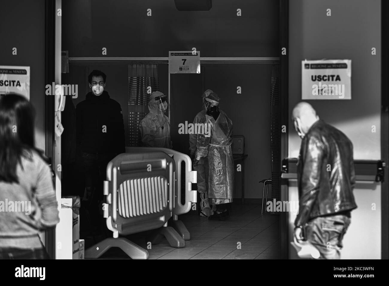 People protective masks take Black and White Stock Photos & Images - Alamy