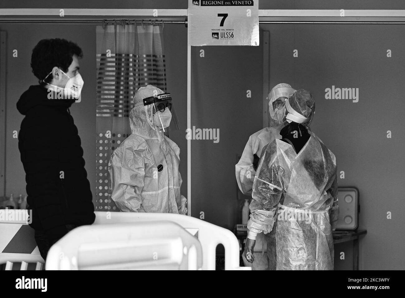 People protective masks take Black and White Stock Photos & Images - Alamy