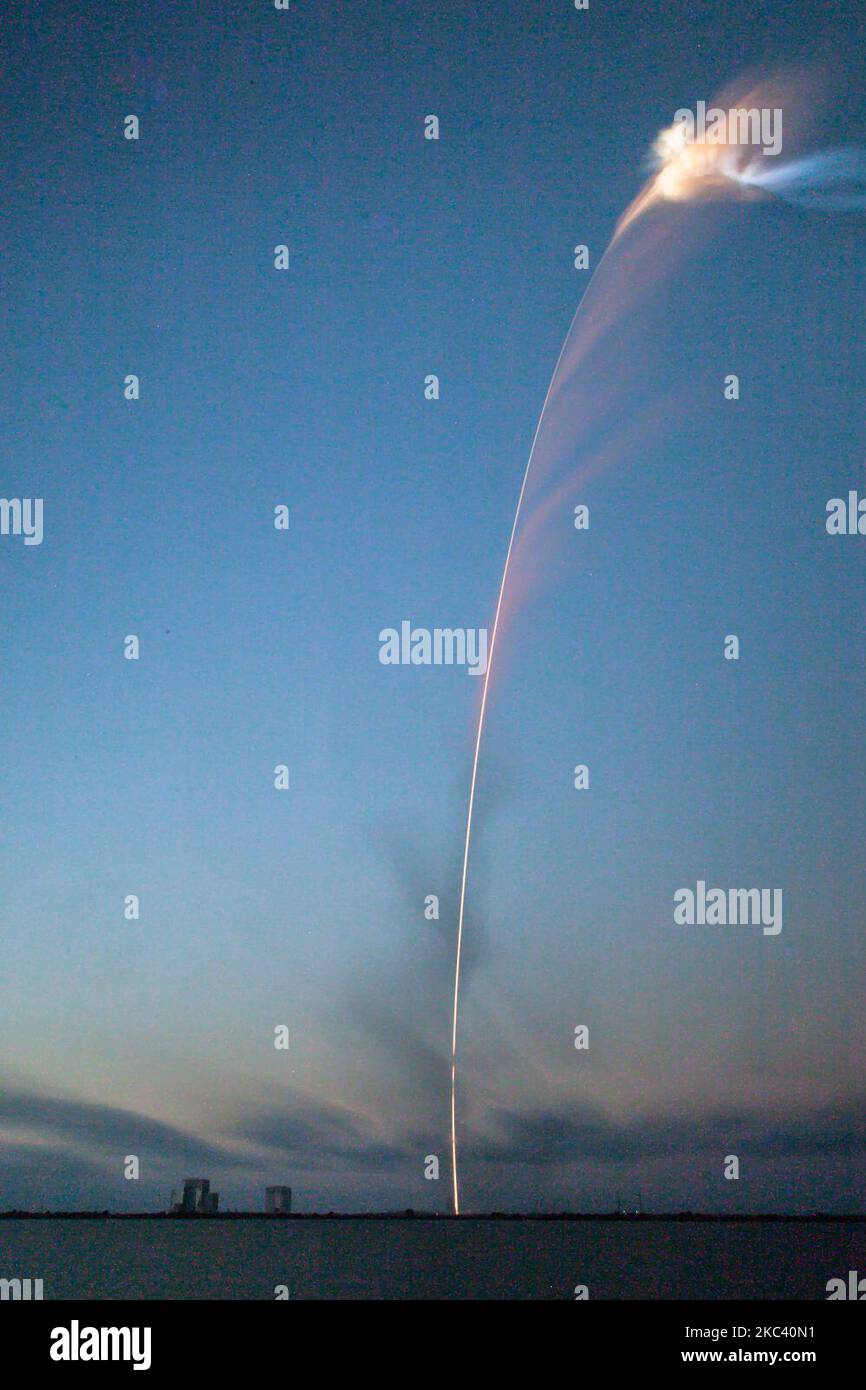 A long exposure photo of the Atlas V rocket launch from Launch Pad 41 ...