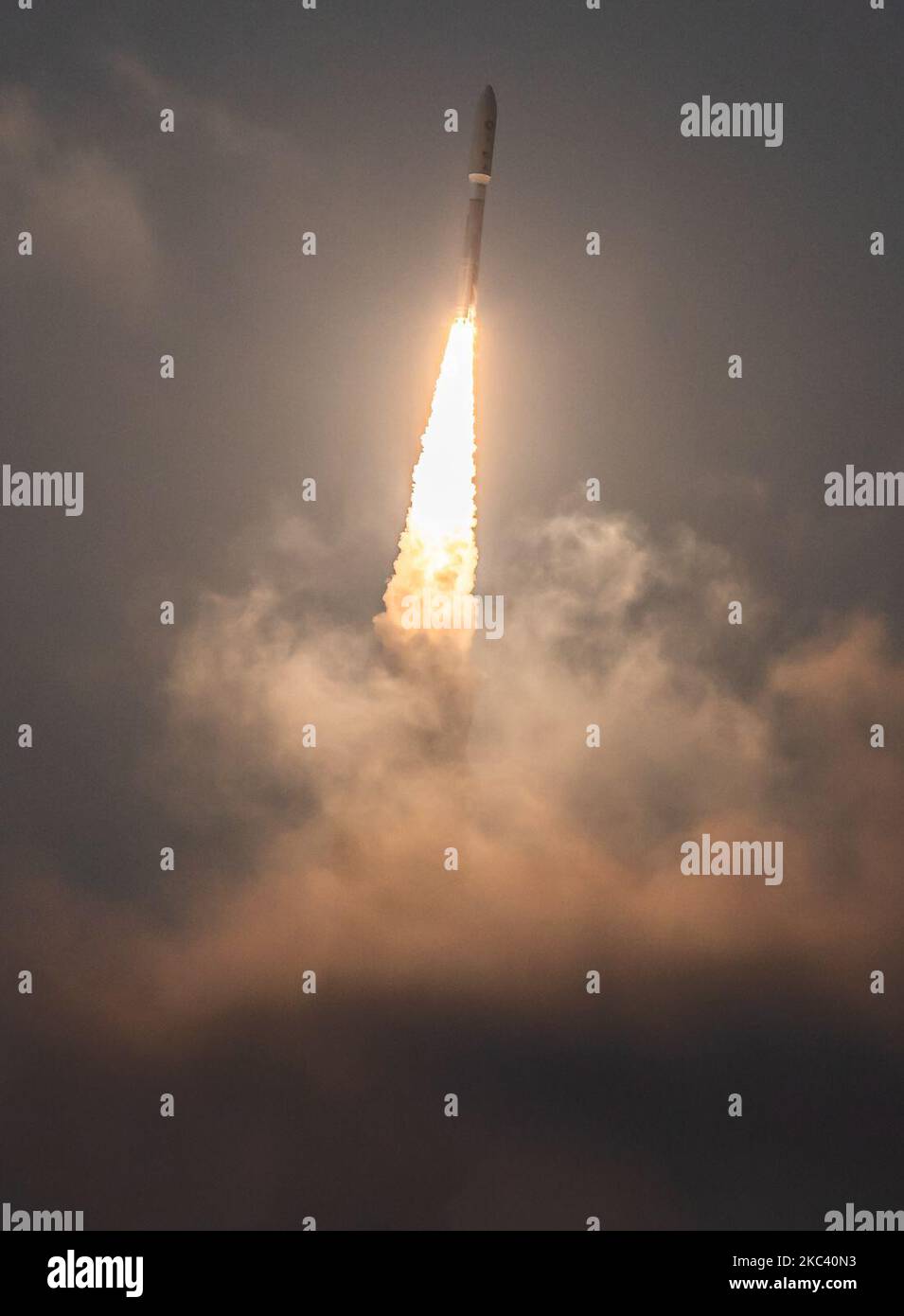 Nov 13, 2020 - A ULA Atlas V lift off from launch pad 41 at the Cape ...