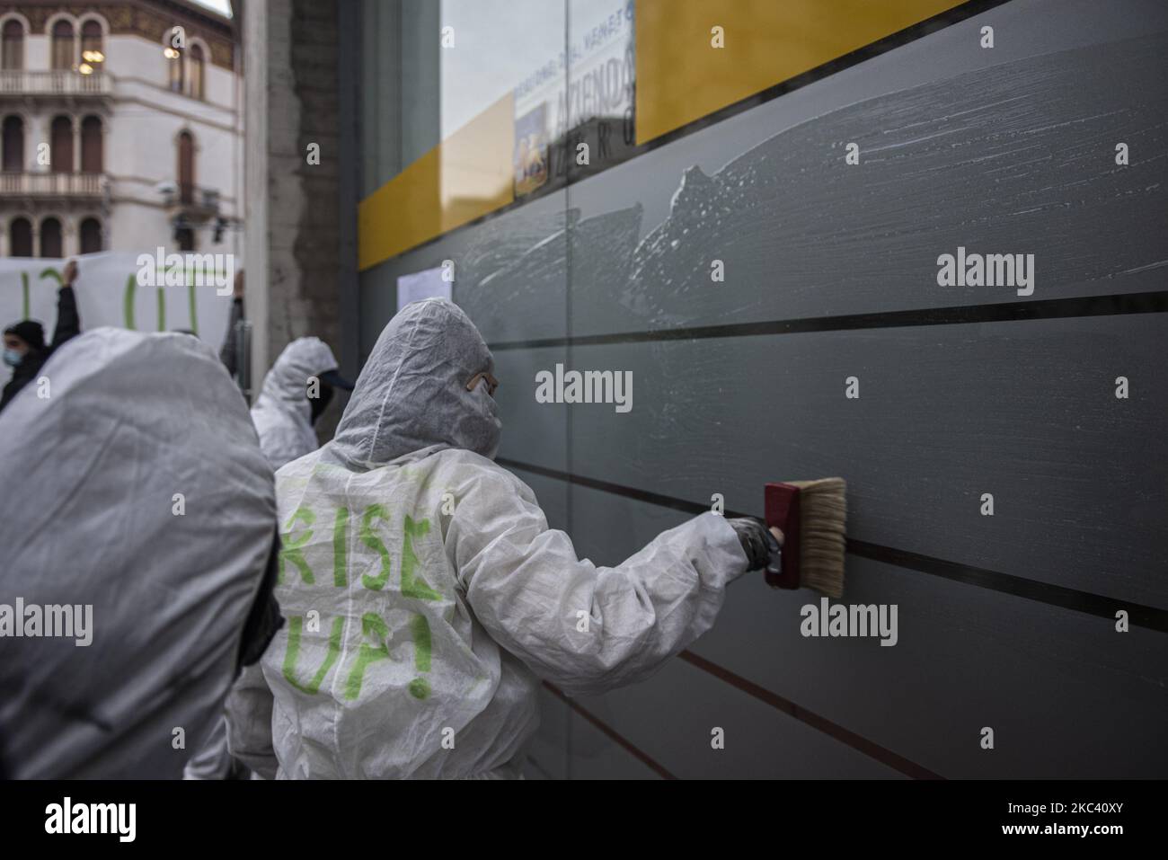 Doctors overalls hi-res stock photography and images - Alamy
