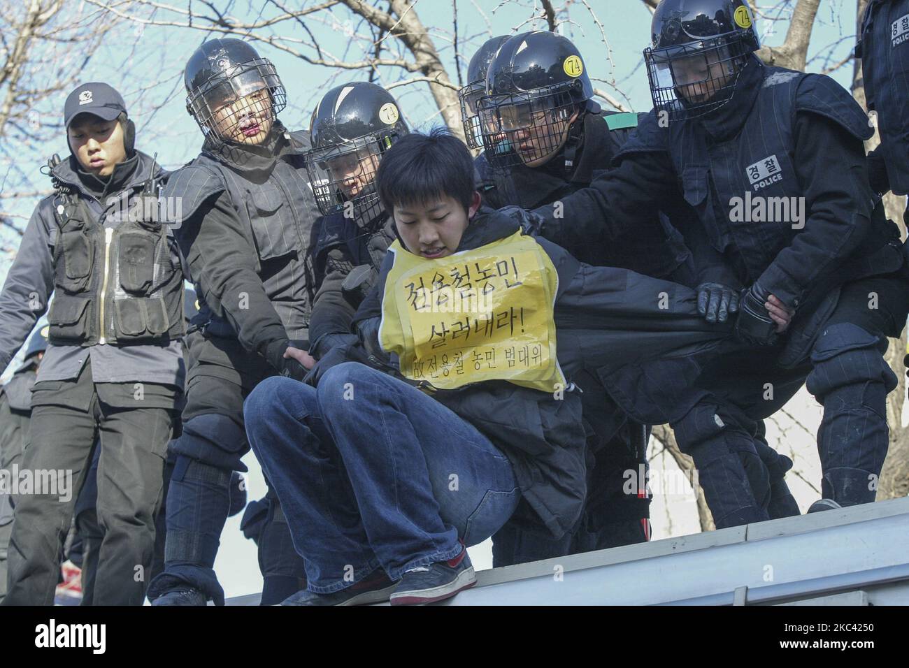 South Korean farmer protester arrest to riot police during an rice ...