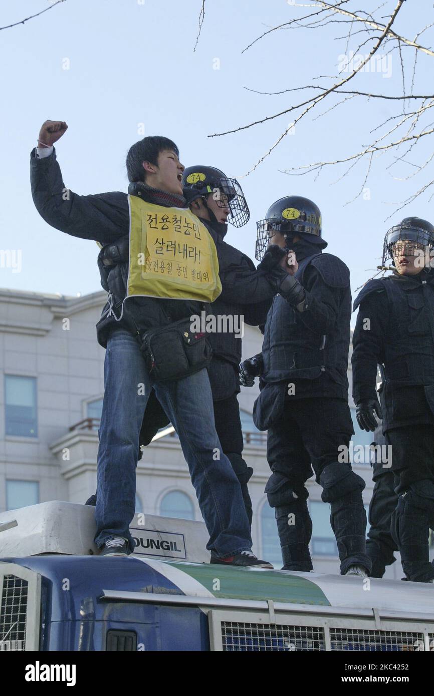 South Korean farmer protester arrest to riot police during an rice ...
