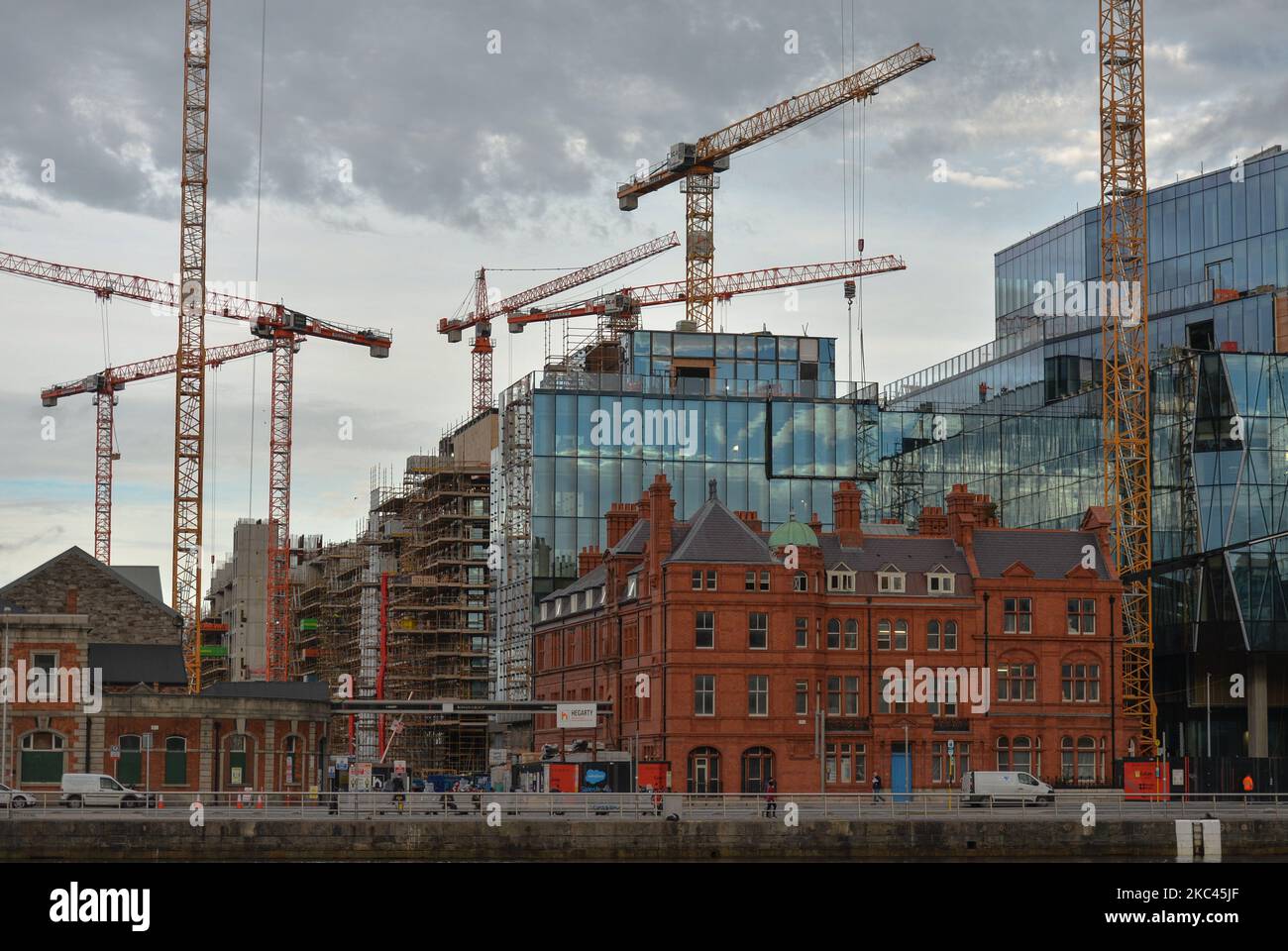 Salesforce tower construction site hi-res stock photography and images ...