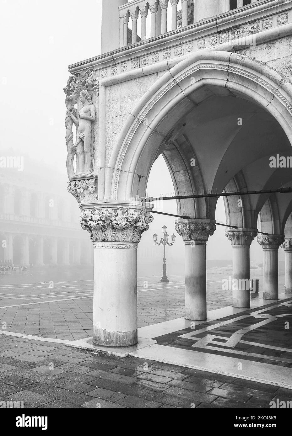 A vertical greyscale of Doge's Palace on a foggy background., Venice ...