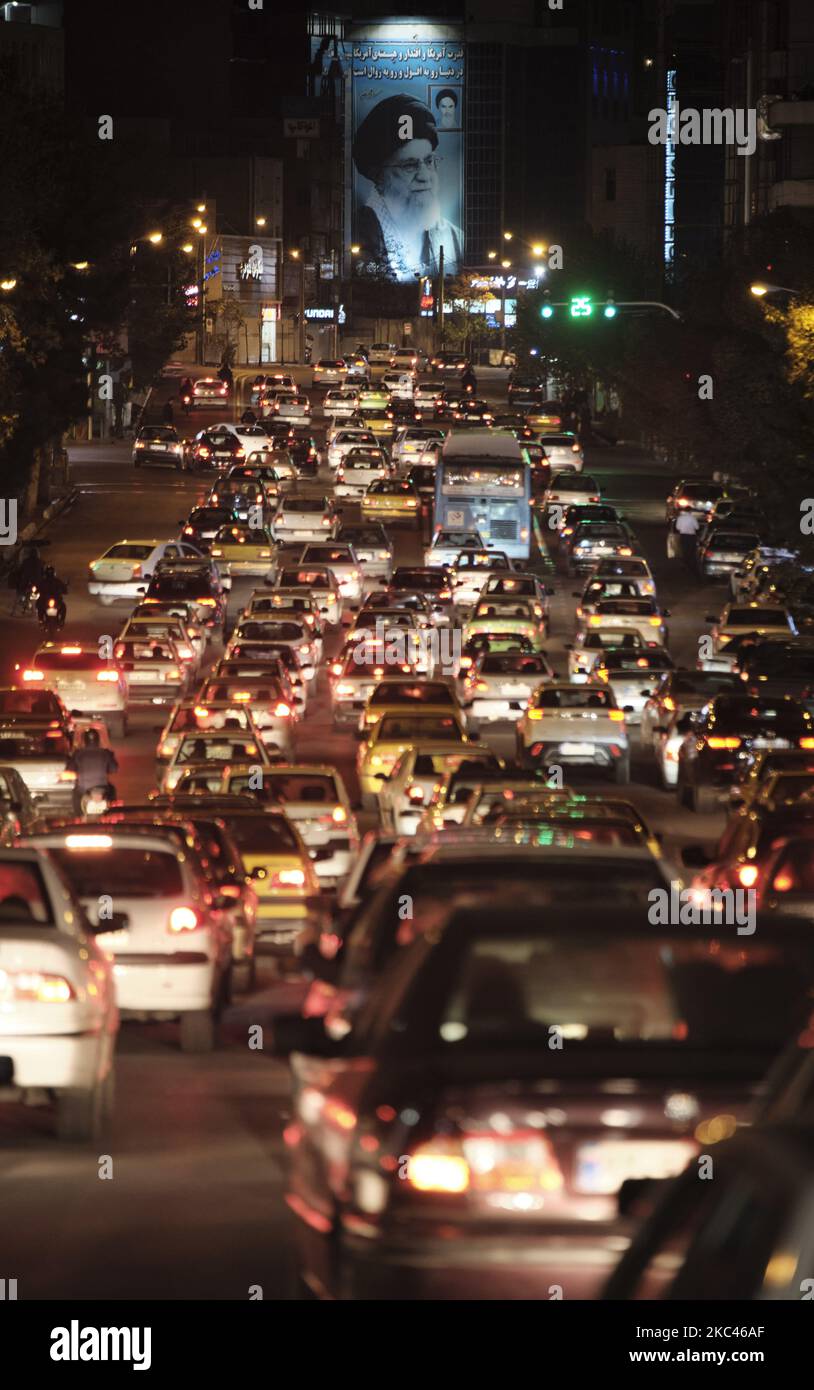 Vehicles stoped behind a traffic light amid new coronavirus disease ...