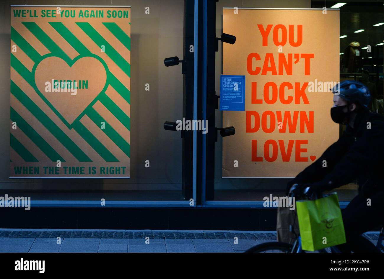 Lockdown level 5 related messages visible on storefronts in Dublin city ...