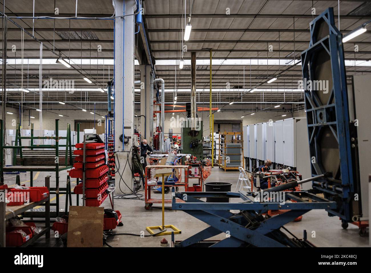 A worker of the Italian company Desmon assembling a part of a ...