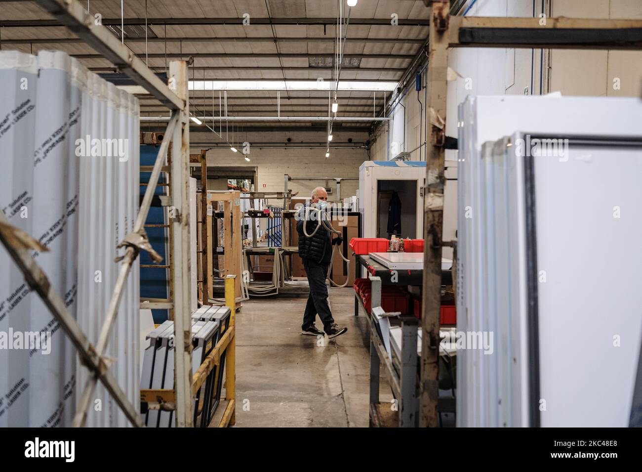 A worker of the Italian company Desmon assembling a part of a ...