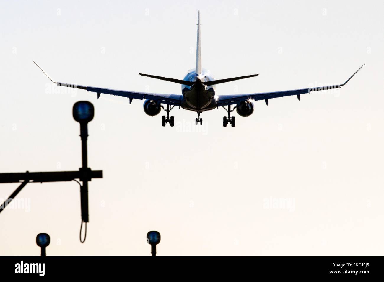 787 dreamliner lights hi-res stock photography and images - Alamy
