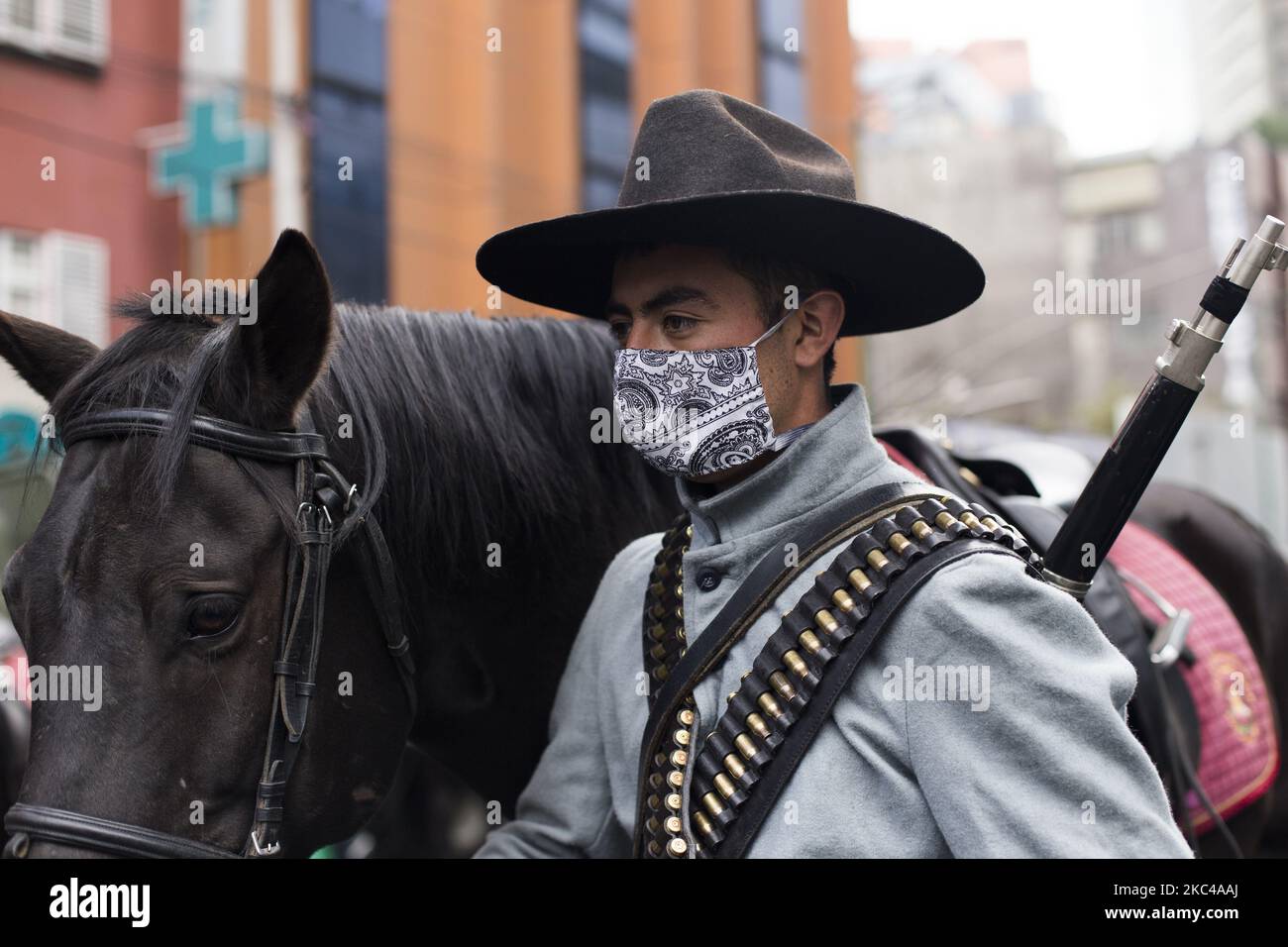 Actresses and actors disguised as characters from the Mexican ...