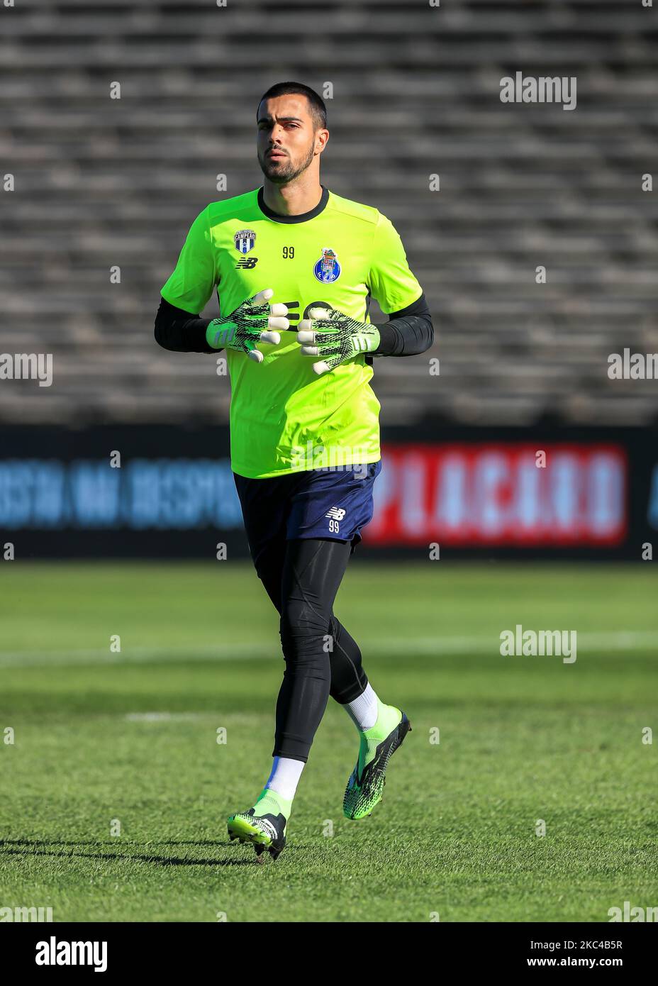 Diogo Costa in warm-up during the 3rd round of Portuguese Cup match ...