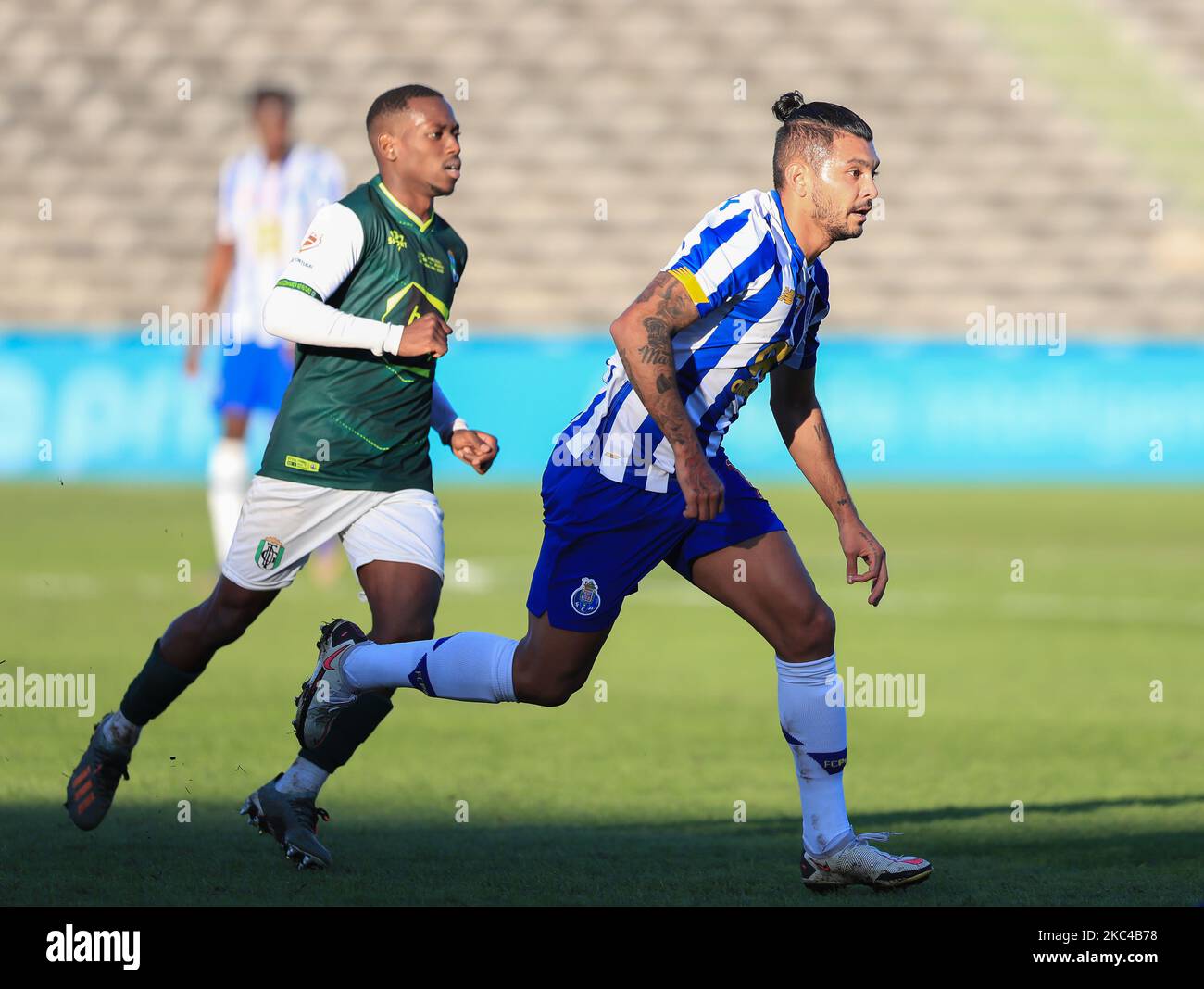 Corona de portugal hi-res stock photography and images - Alamy