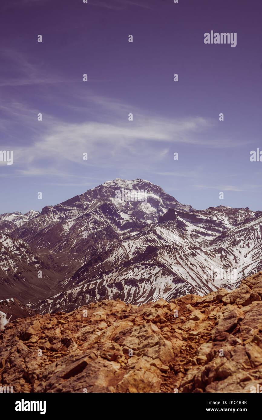 An amazing shot of the peaks of the Cordillera de los Andes in Mendoza ...