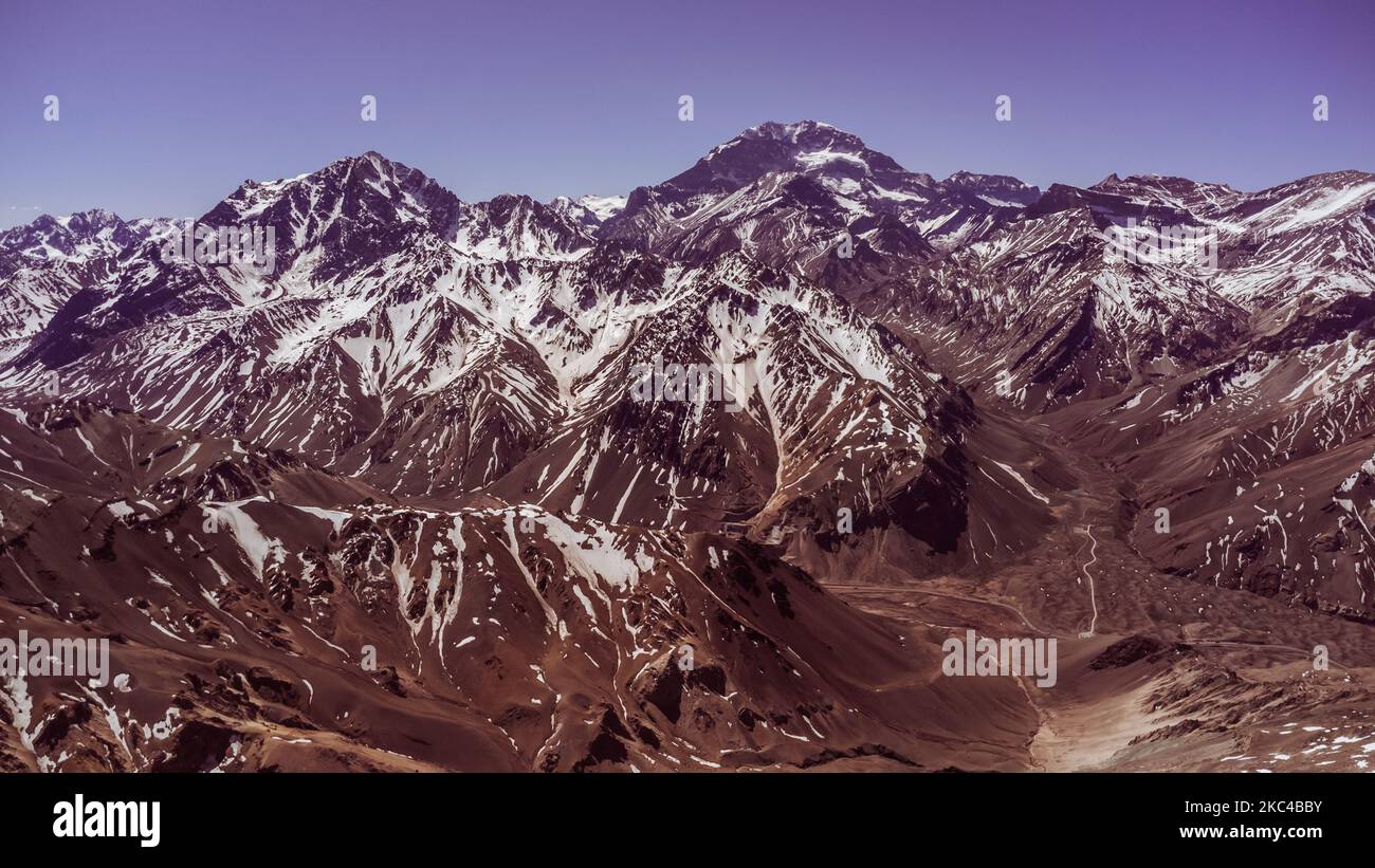 An amazing shot of the peaks of the Cordillera de los Andes in Mendoza ...