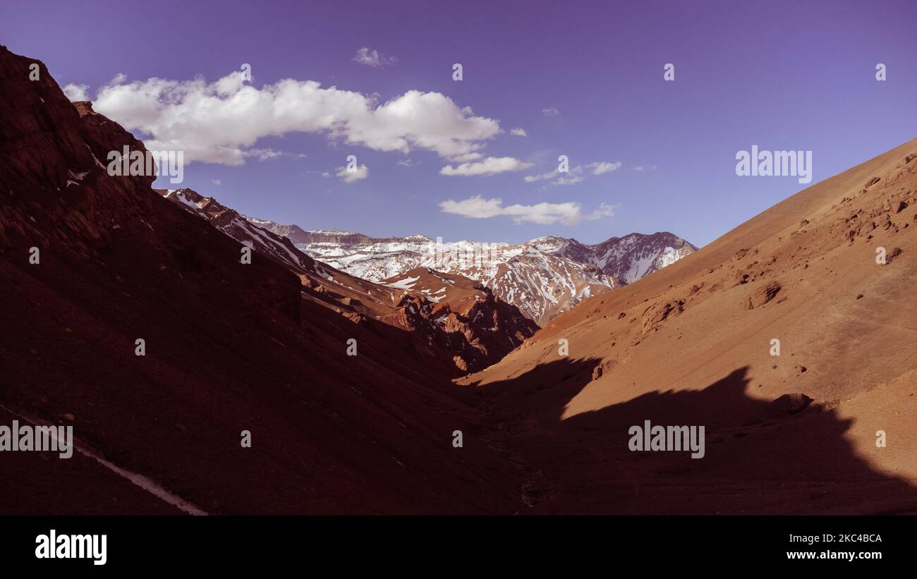 An amazing shot of the peaks of the Cordillera de los Andes in Mendoza ...