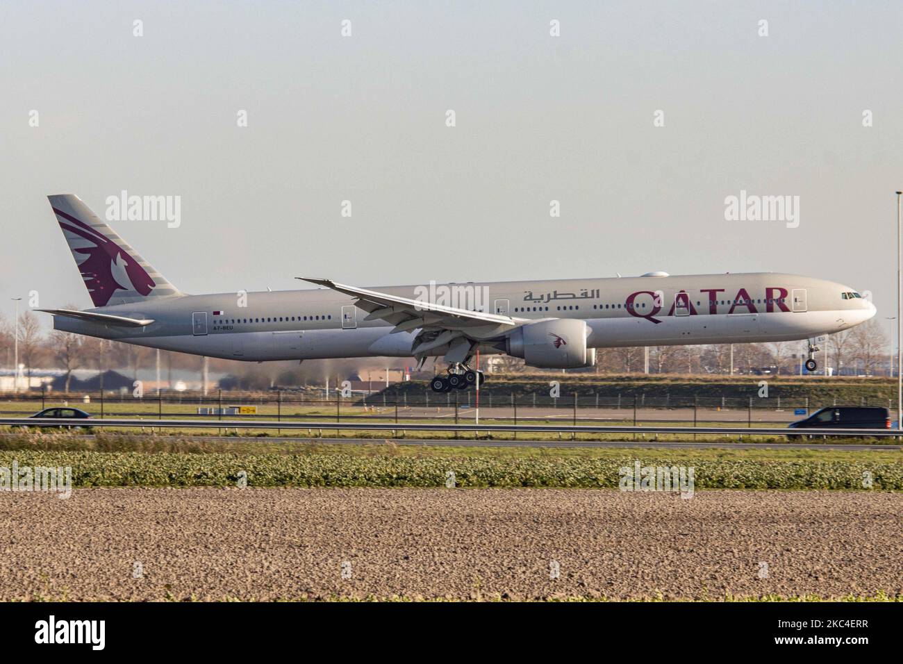 Qatar Airways Boeing 777-300 aircraft as seen on final approach flying ...