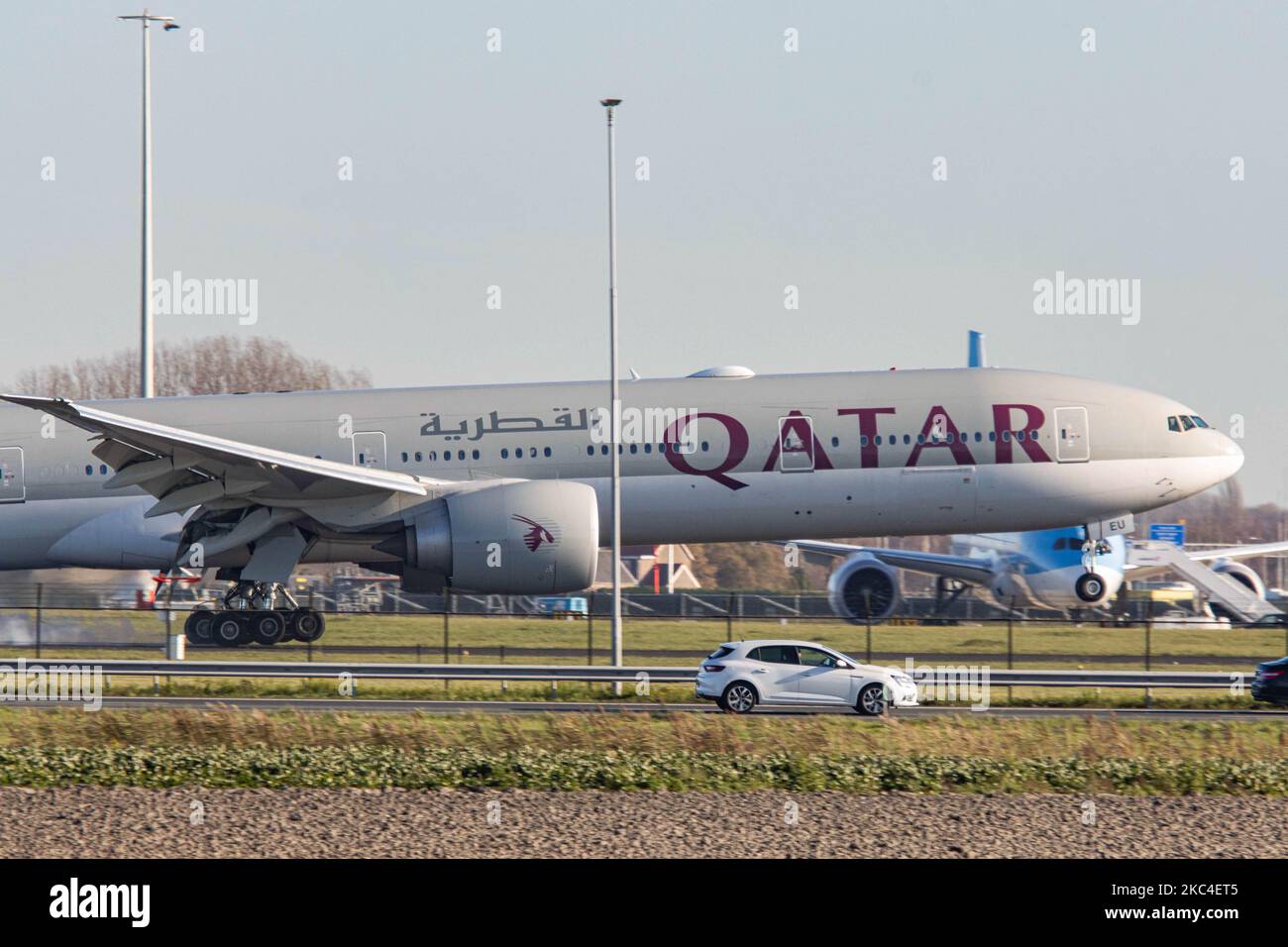 Qatar Airways Boeing 777-300 aircraft as seen on final approach flying ...
