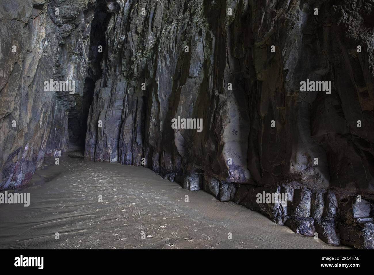Worlds largest sea cave complexes hi-res stock photography and images ...