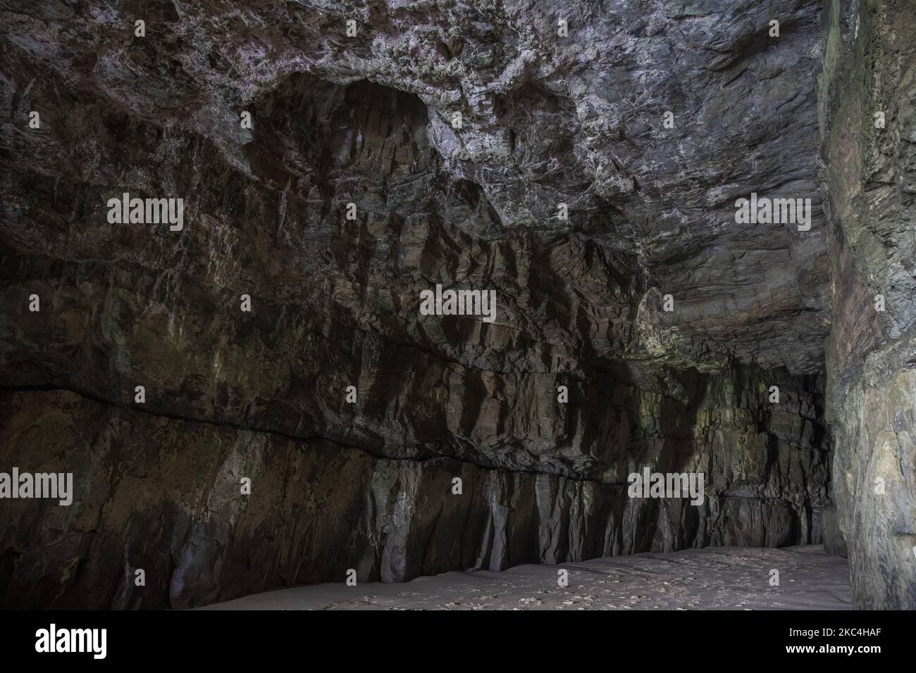 Worlds largest sea cave complexes hi-res stock photography and images ...
