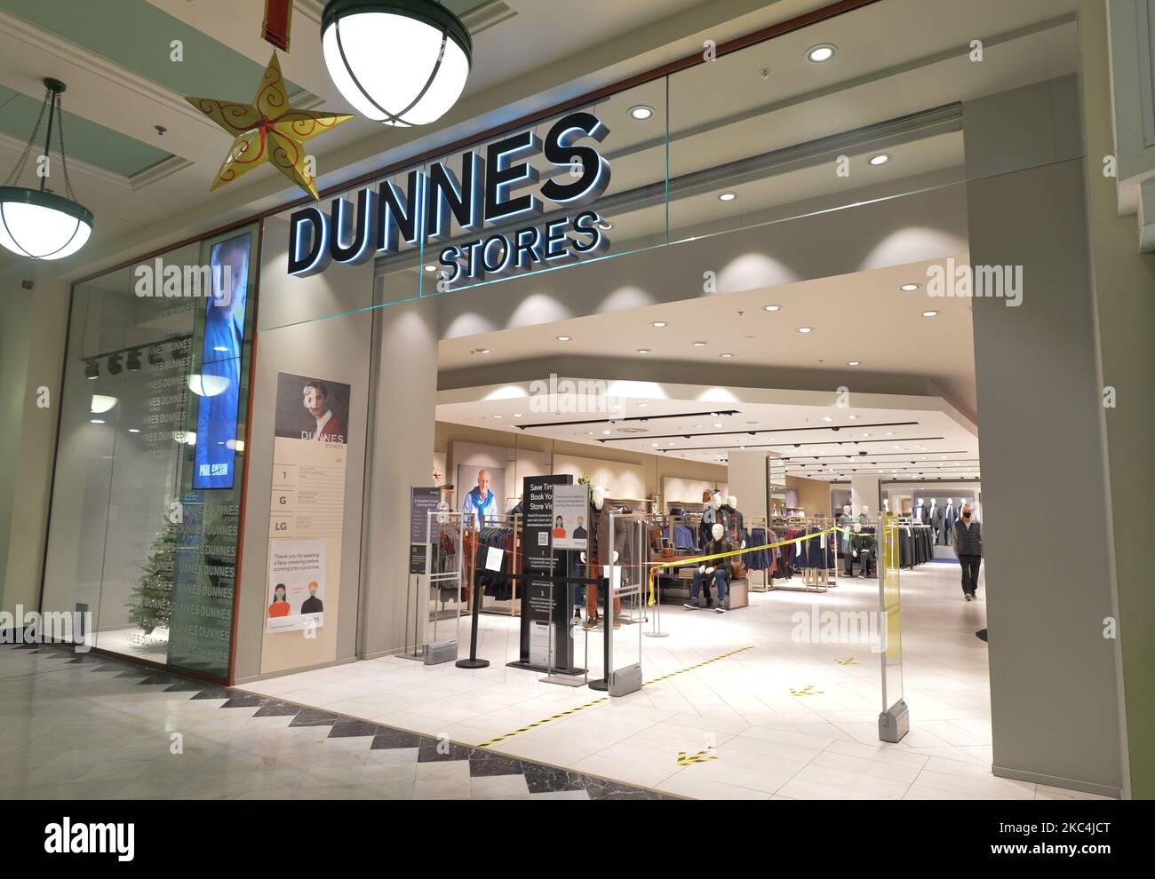 Inside dunnes stores hi-res stock photography and images - Alamy